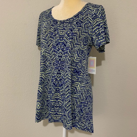 LuLaRoe | Tops | Lularoe Classic T Shirt Sz Medium | Poshmark